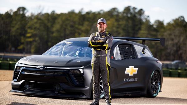 Chevy Blazer EV.R NASCAR prototype debuts at 2025 Daytona 500
