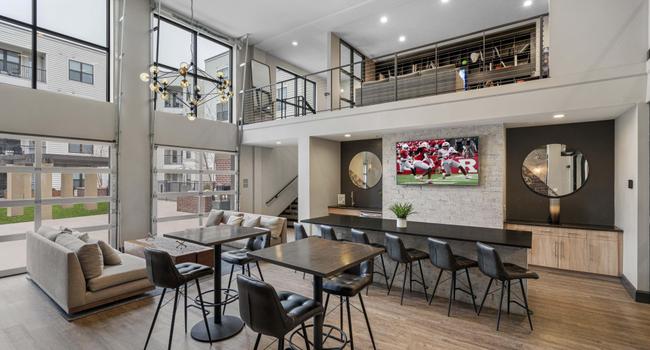 Statehouse Highline Reviews - Columbus, OH | 1494 North High Street | 1 ...