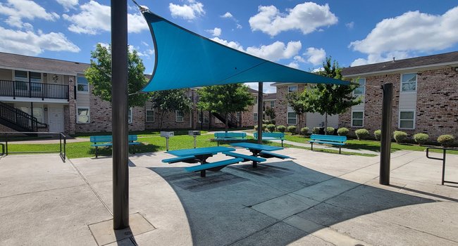 Cleme Manor Reviews - Houston, TX | 5300 Coke Street | Apartment Reviews