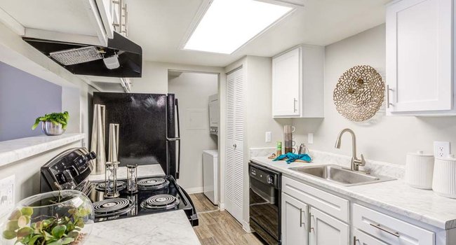 Santana Ridge Apartments Reviews - Denver, CO | 1355 S Galena Street ...